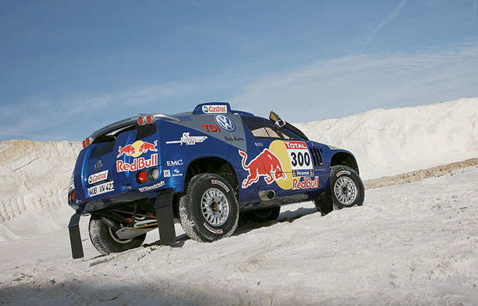 Volkswagen introduce the new Touareg for 2010 Dakar Rally - Automotorblog