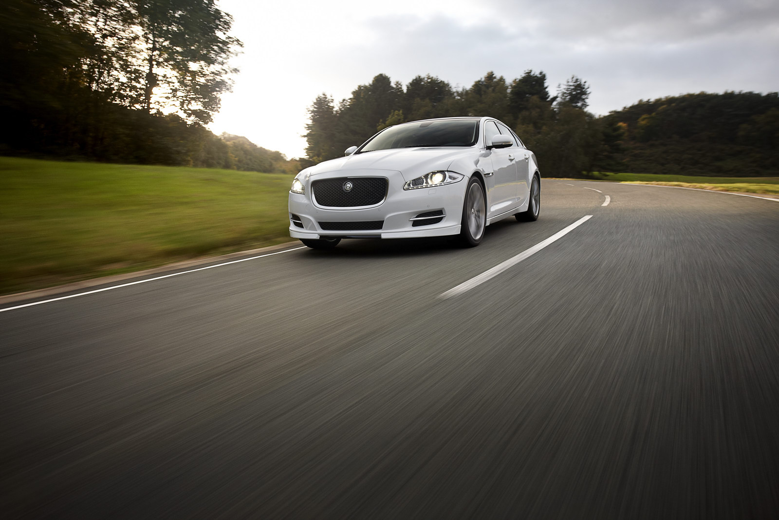 Jaguar XJ with new Speed and Sport packages - Automotorblog