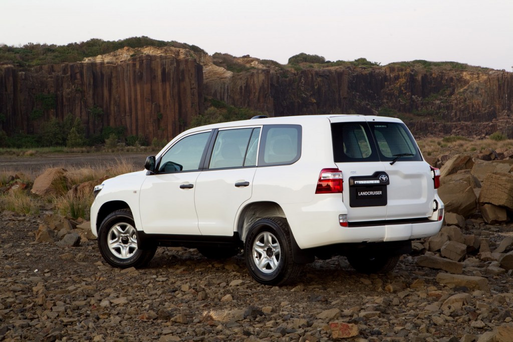 Toyota Land Cruiser GX ready to take on Australia - Automotorblog