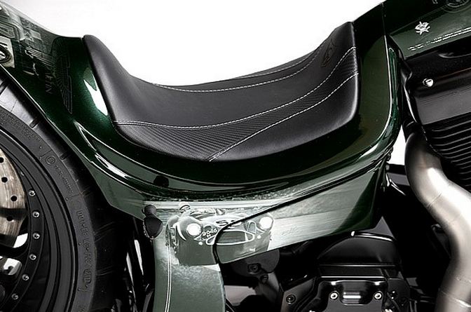 Custom Wolf bike tribute to Aston Martin - Automotorblog