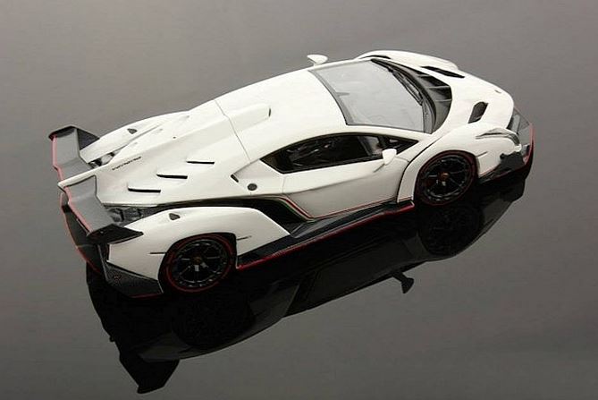 Lamborghini Veneno scale model - Automotorblog