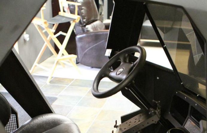 Batman golf cart sold for $17.500 - Automotorblog