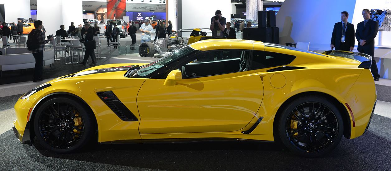 The 2015 Chevy Corvette ZO6 Seen Up Close - Automotorblog