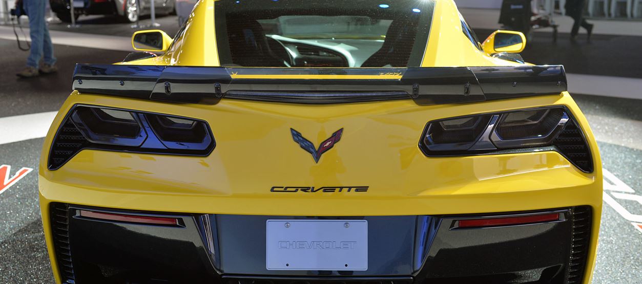 The 2015 Chevy Corvette ZO6 Seen Up Close - Automotorblog