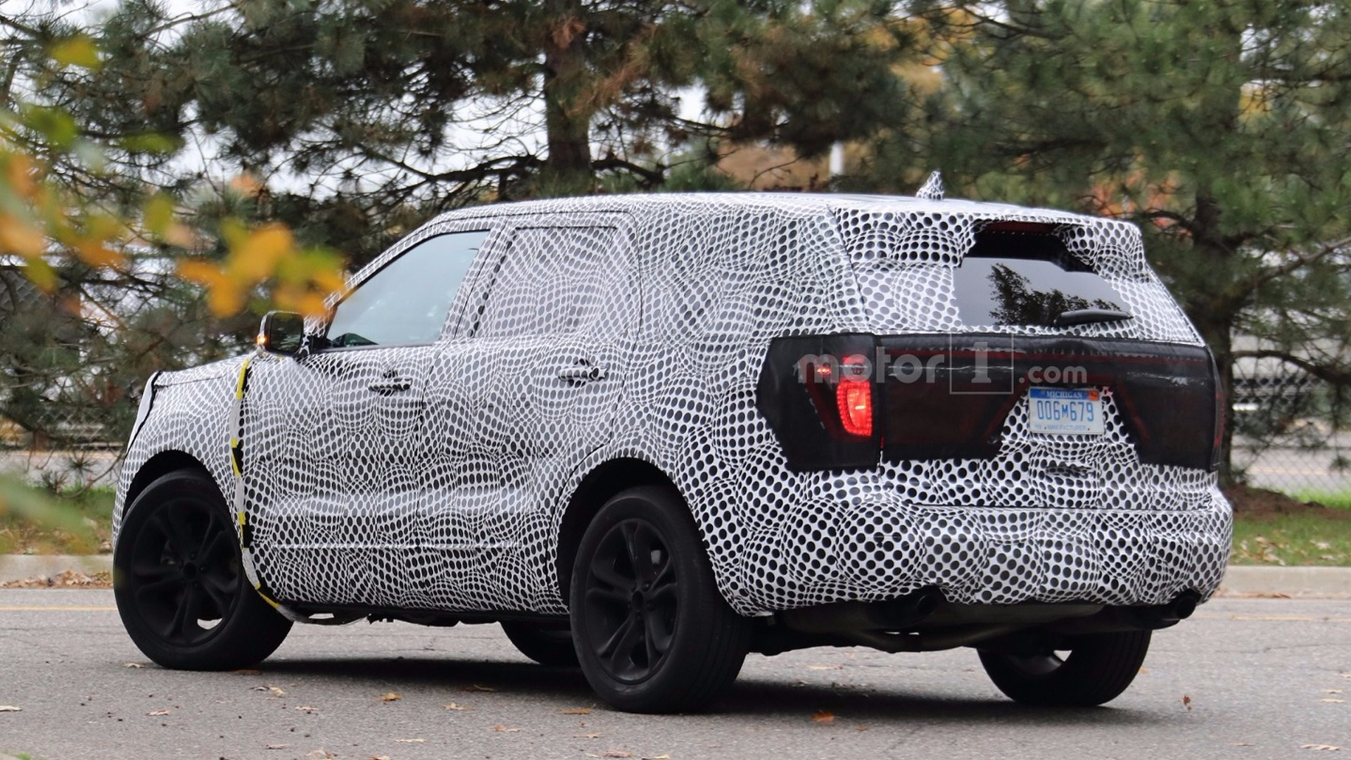 2019 Ford Explorer Gets First Public Spy Shots - Automotorblog