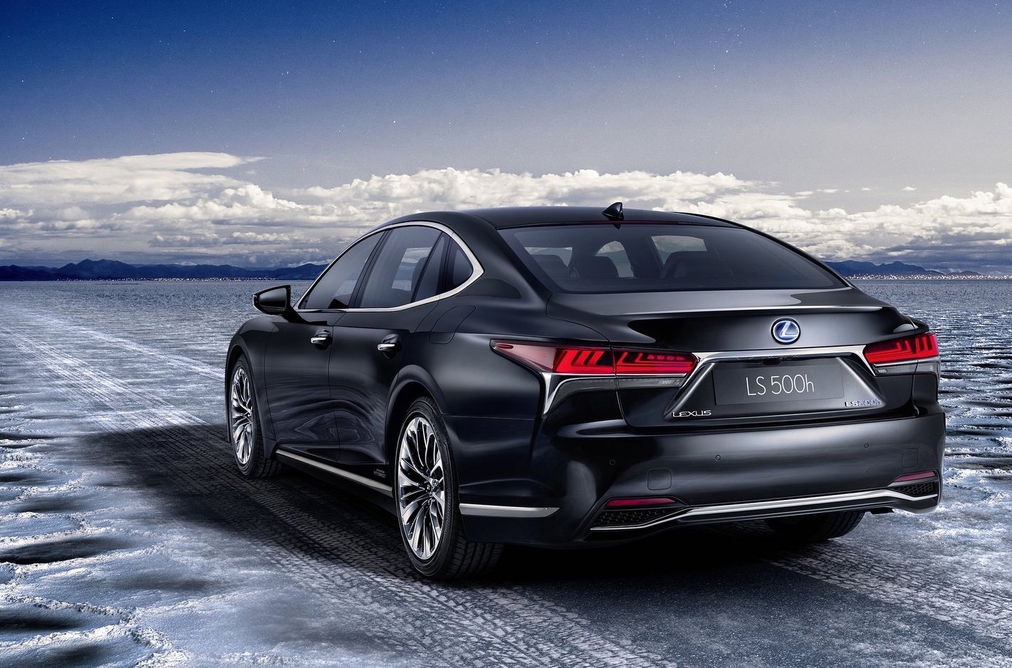 2017 Geneva: 2018 Lexus LS 500h Hybrid Looks Smashing - Automotorblog